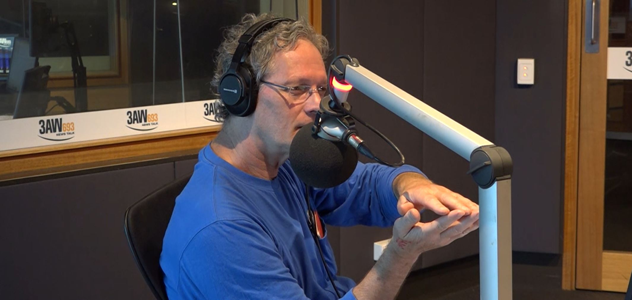 Greg Champion and Darren James have a Sunday singalong! - 3AW