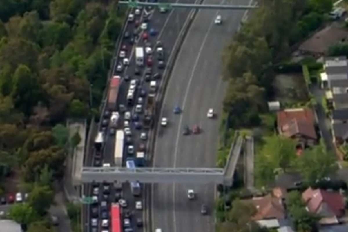Two killed in tragic morning on Monash Freeway