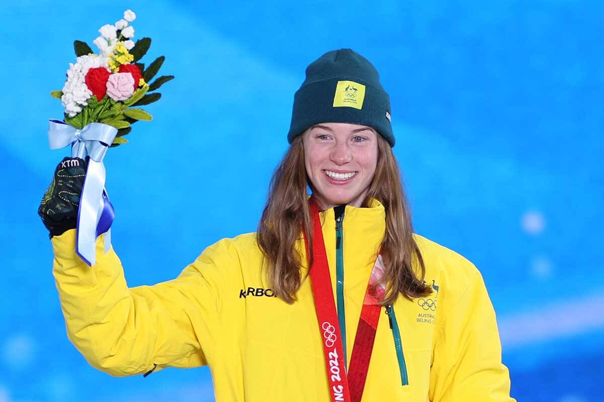 Dee Dee Dunleavy speaks with bronze medal winner Tess Coady