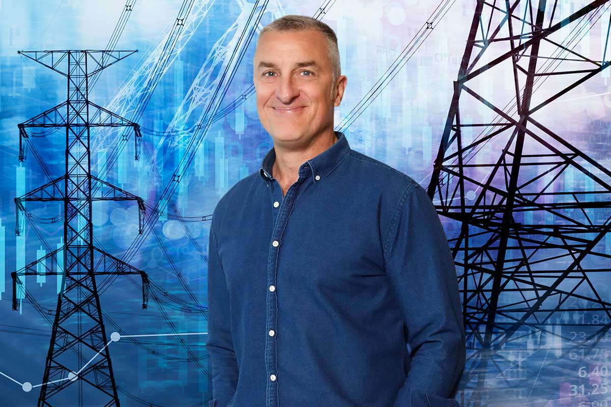 Tom Elliott talks energy storage with a battery manufacturer