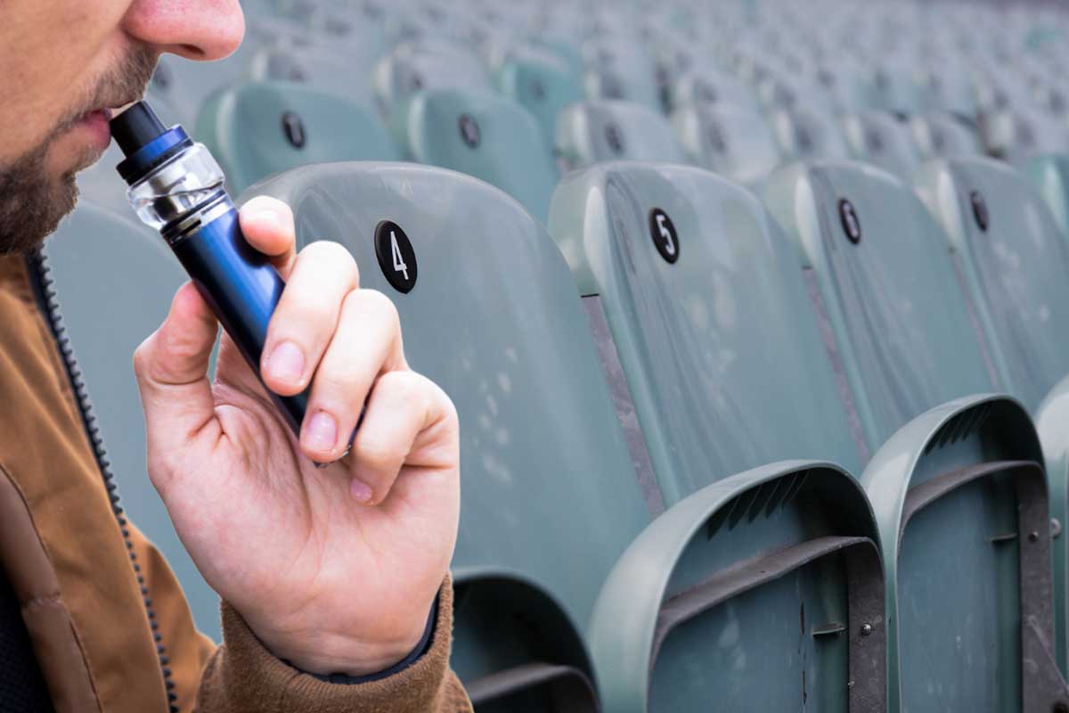 Victoria Police issues warning to those vaping at the footy