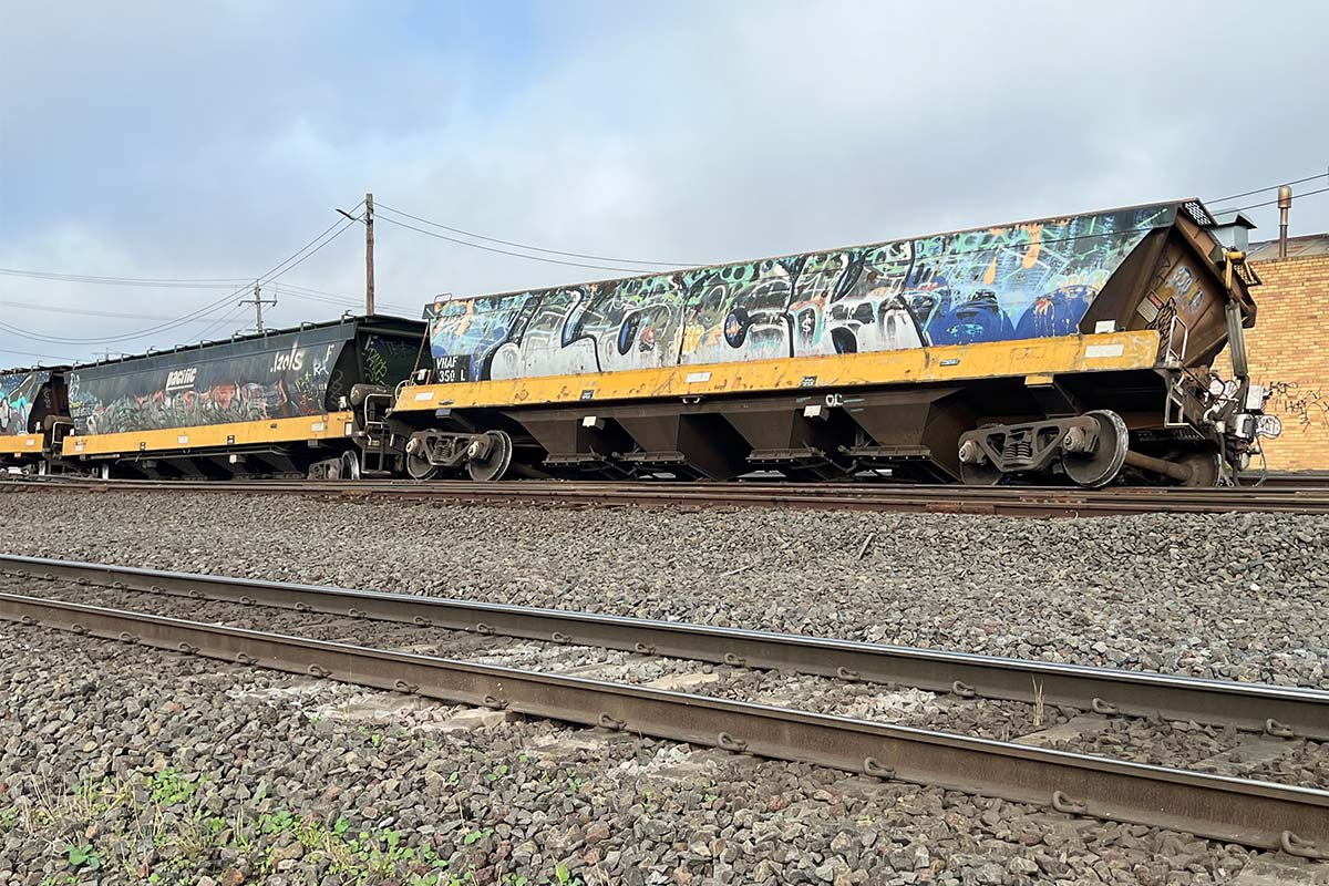 Train carriages come off the rails in North Geelong