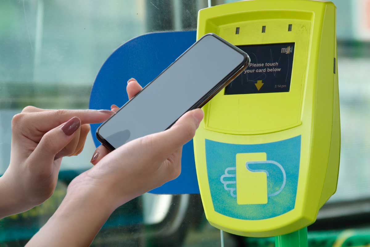 Victorian government promises action on cardless public transport