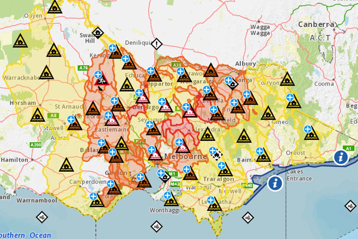 'Evacuate now': Residents urged to leave as Victoria's rivers rise rapidly