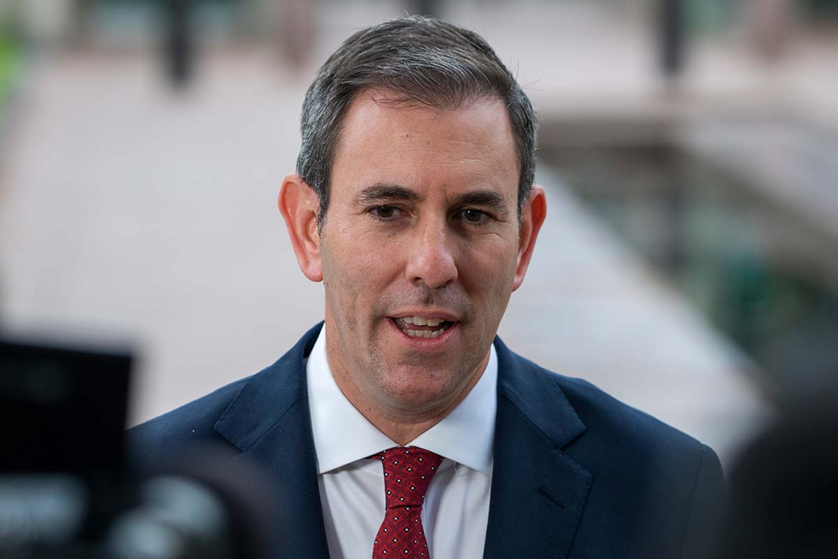 FULL INTERVIEW: Neil Mitchell quizzes Treasurer on Federal Budget