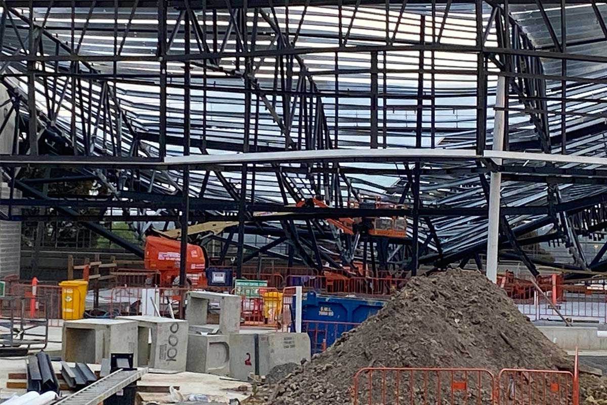 What caused an earsplitting noise in Melbourne's east last night