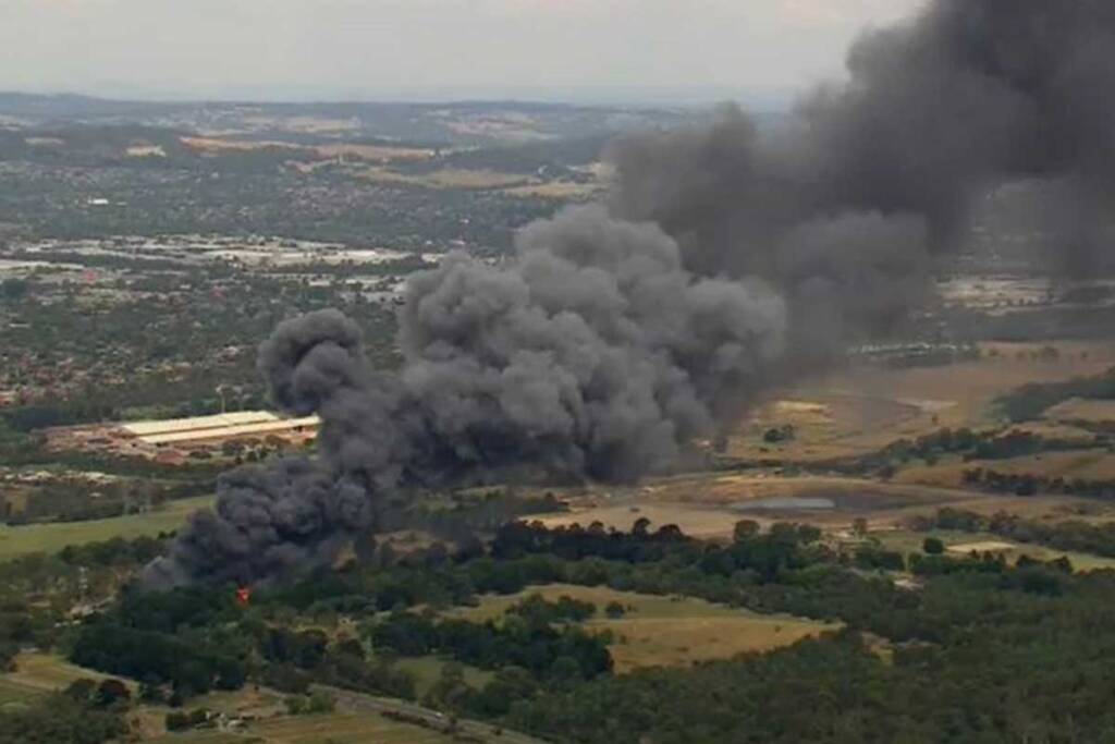 Massive blaze erupts in Melbourne's east