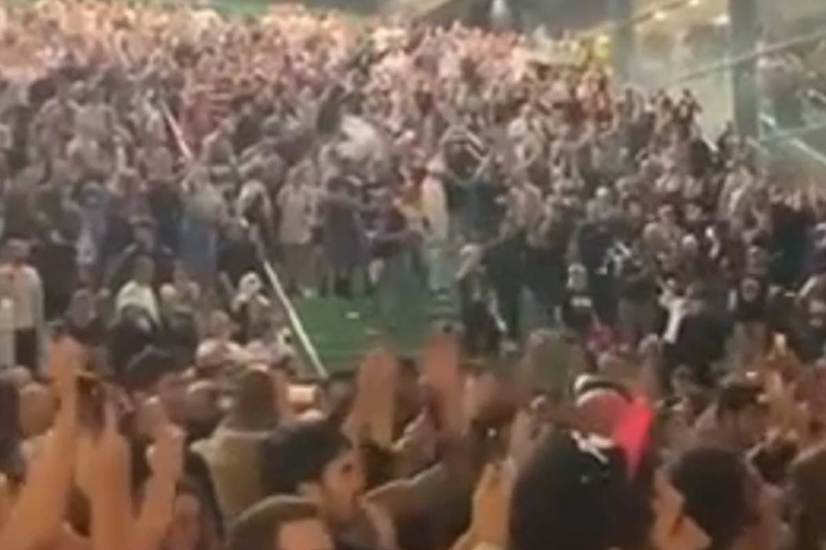 VIDEO: Crowd bursts into song after Red Hot Chili Peppers concert