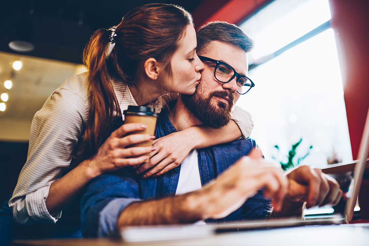 What you should and shouldn't do when it comes to workplace romances