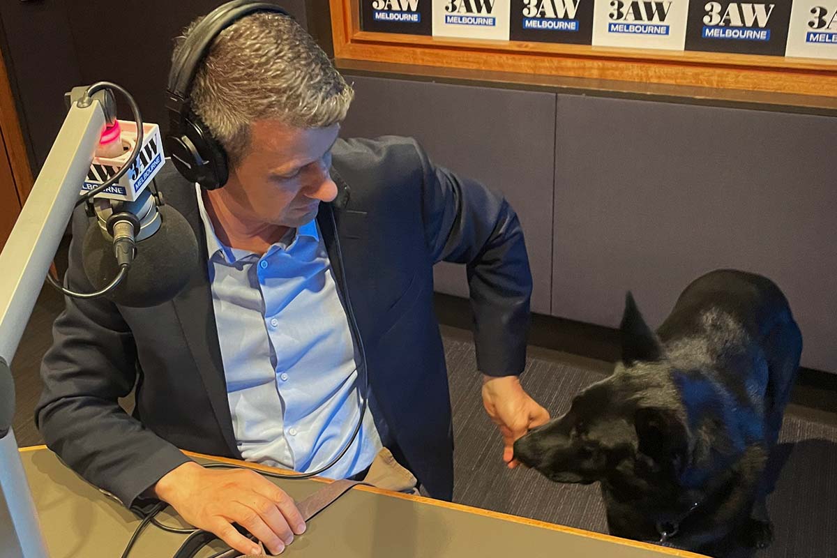 How a former dog squad cop trains his pet pooch