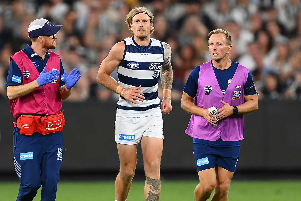 Tom Stewart suffers knee injury in season opener against Collingwood