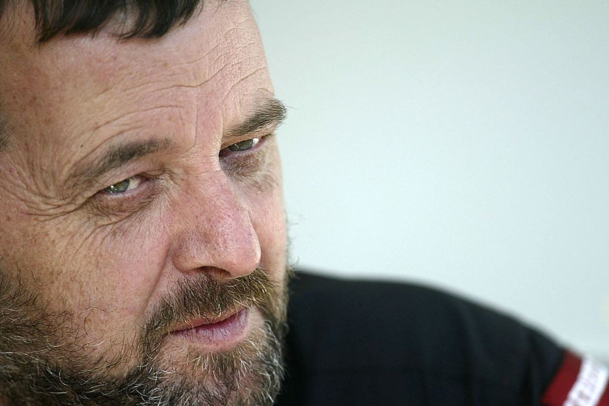 Former Minardi boss weighs in on grand prix track invasion