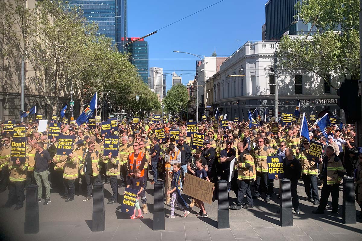Firefighters union blasts Andrews government as thousands protest