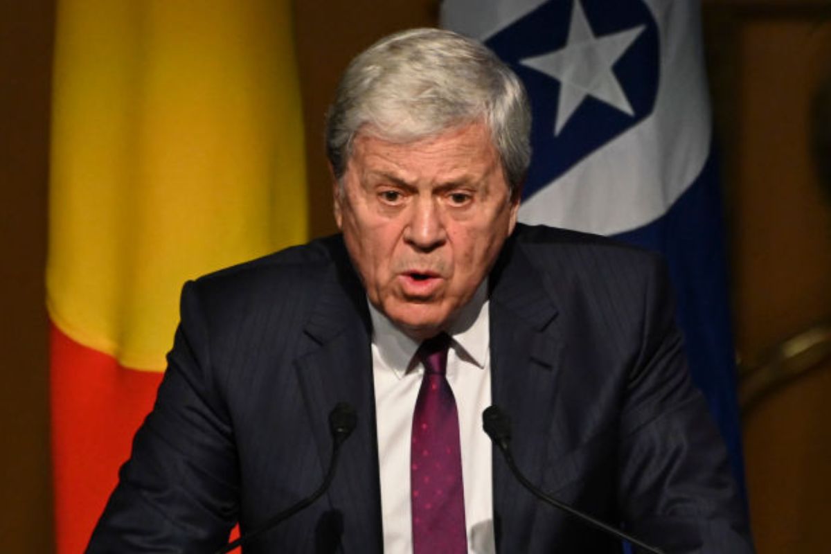 'Dinosaurs and d**kheads': Peter Ford looks at the bigger picture of ...