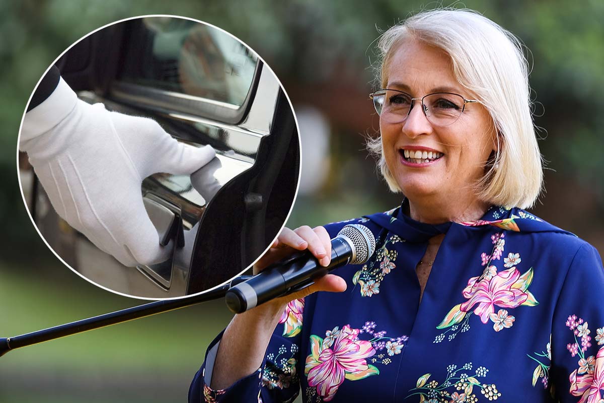 'Should be ashamed': Former Melbourne councillor takes aim at lord mayor