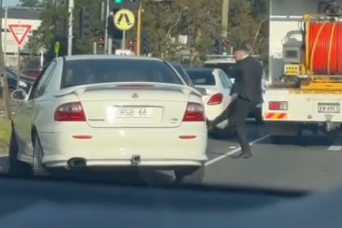 'Just ridiculous': Road rage incident captured in Melbourne's south-east