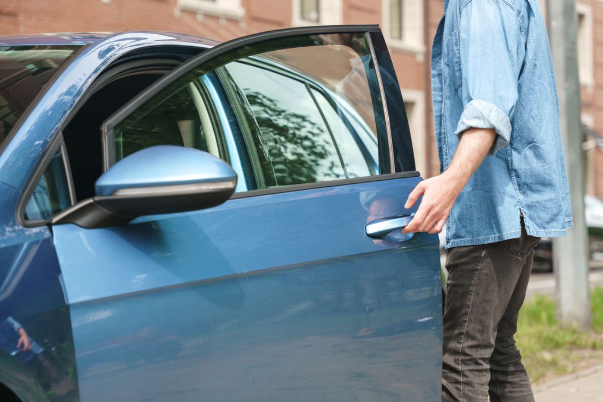 'My goodness': Man tries to escape police by calling an Uber!
