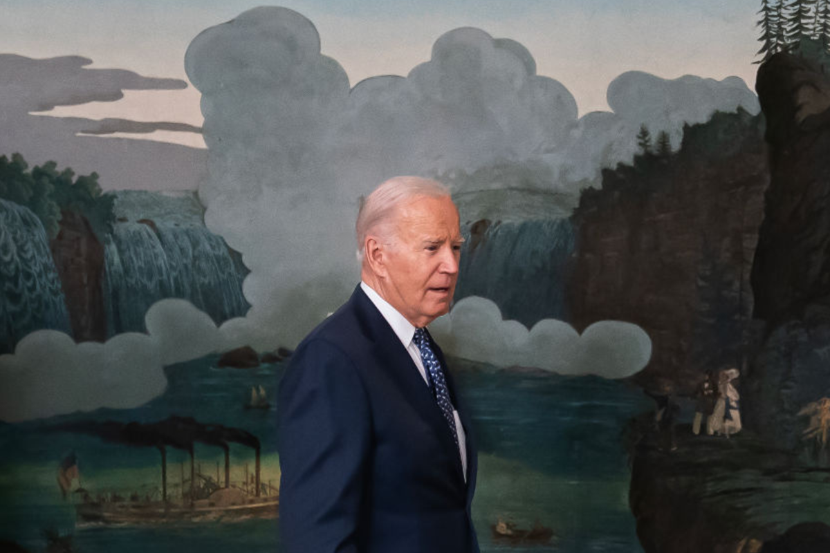 Political analyst gives insight into Biden's 'political firestorm'