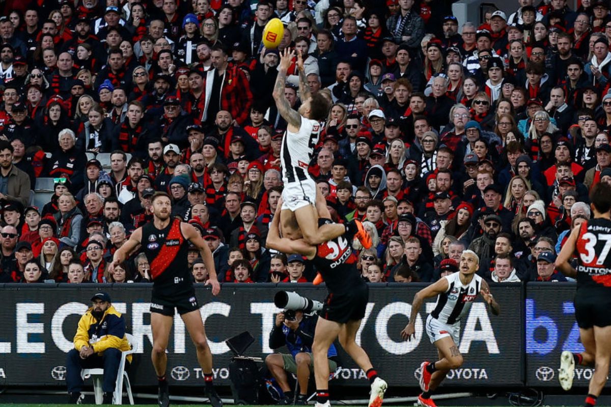 'What a hanger': The 3AW Football team react to Jamie Elliott's ...