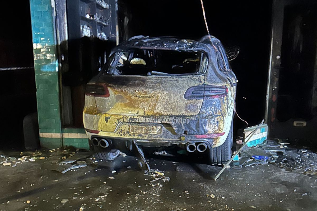 Two children rushed to hospital after firebombing in Port Melbourne